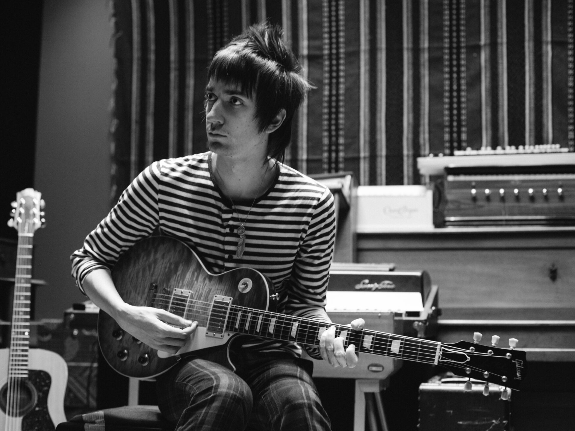 Former Gorillaz guitarist Jeff Wootton is stepping into the spotlight ...