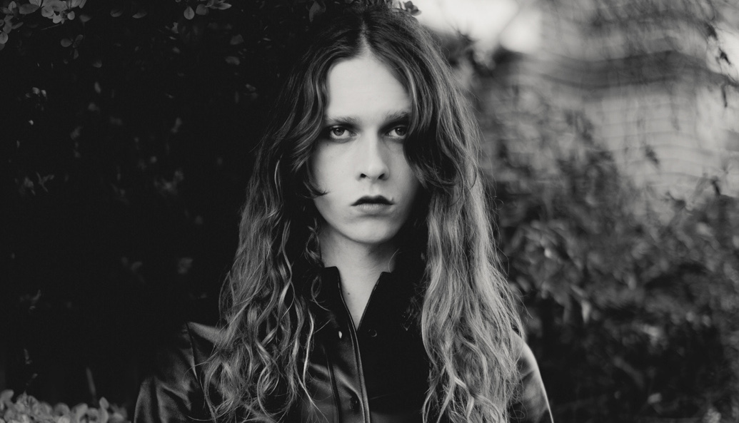 Lauren Auder’s music not only engulfs, it empowers – HERO