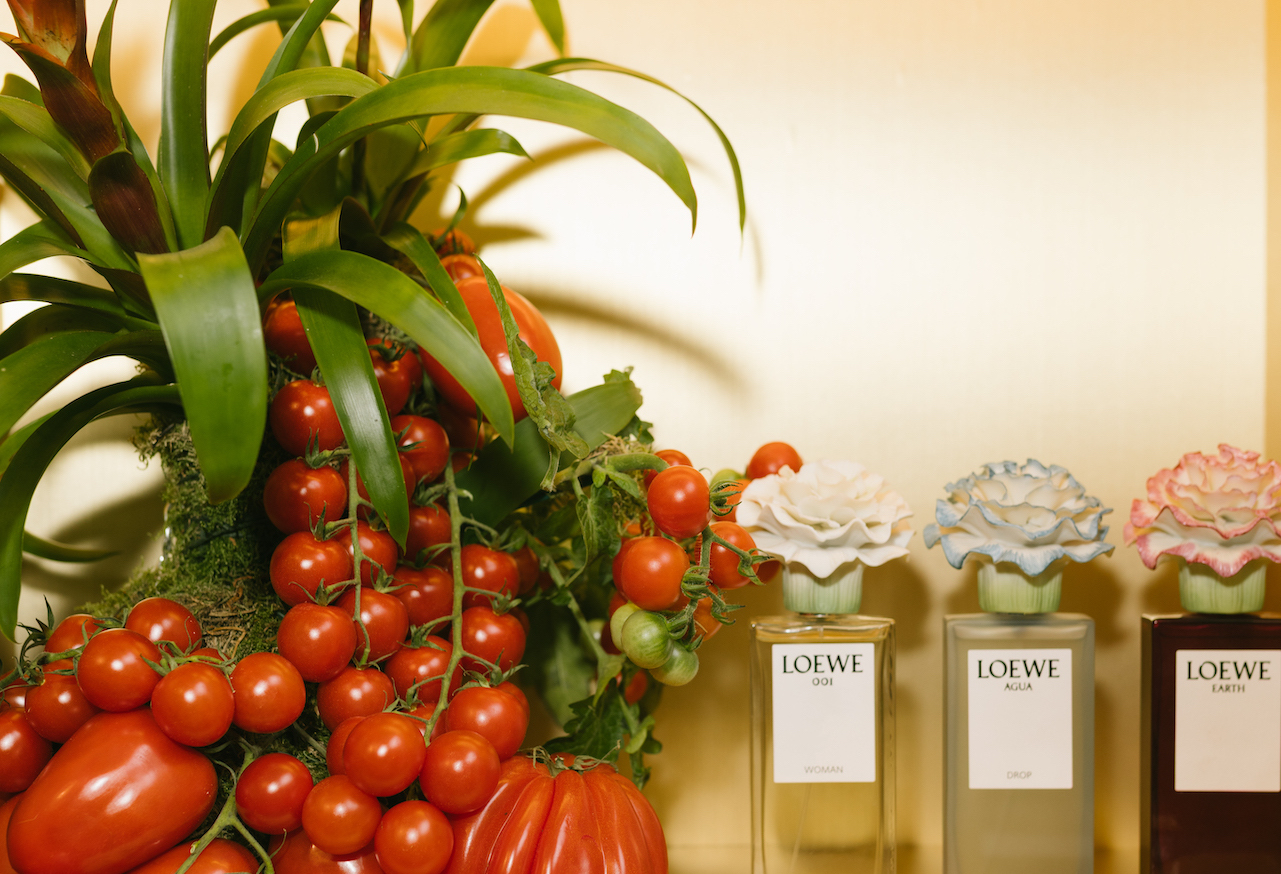 Loewe transforms Selfridges Corner Shop into a tomato-filled garden – HERO